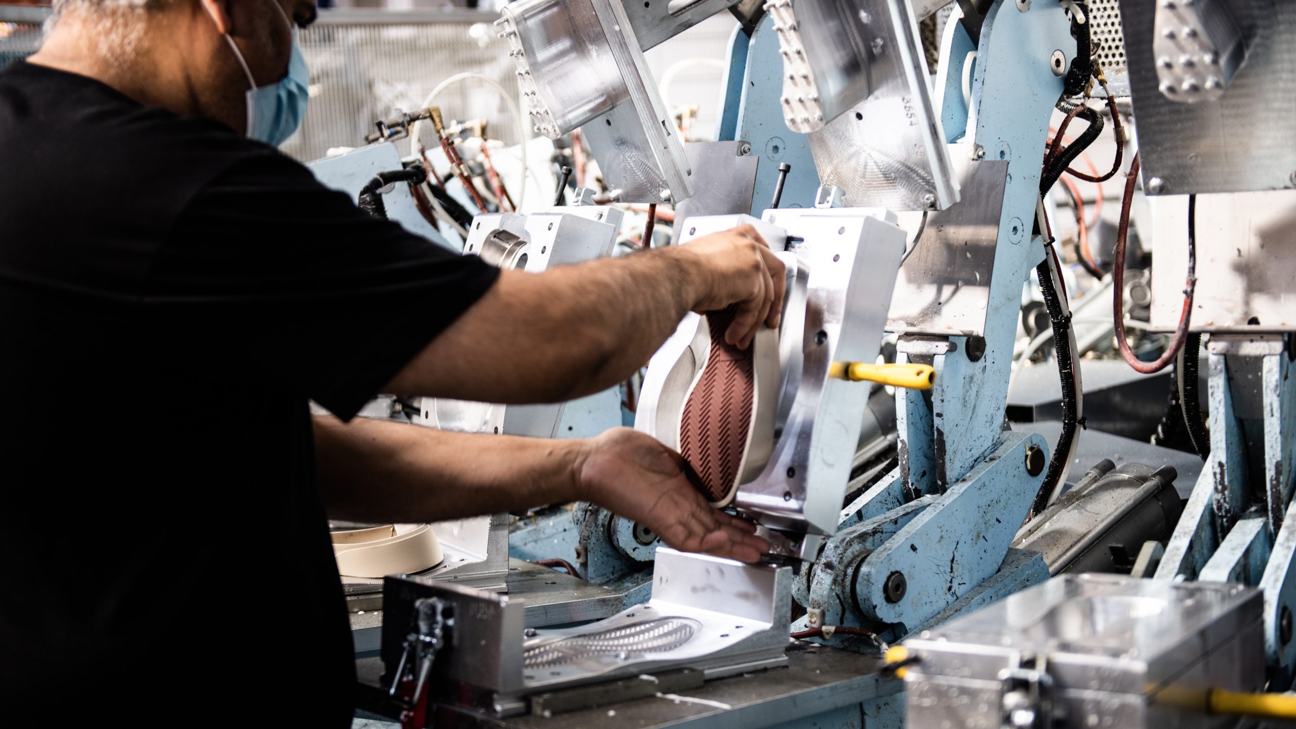 A Comprehensive Guide to Polyurethane for Footwear Soles - PU.RO.